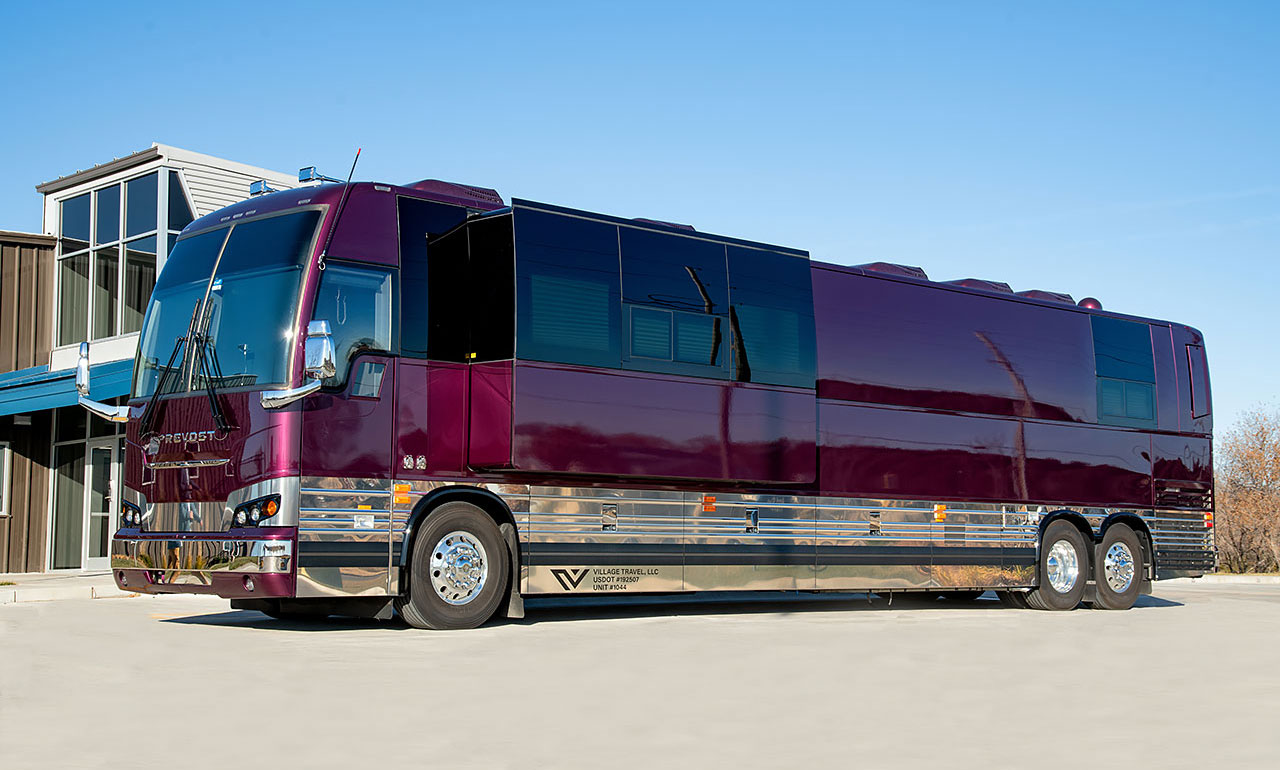 Wildcat Entertainer Coach - Village Coach