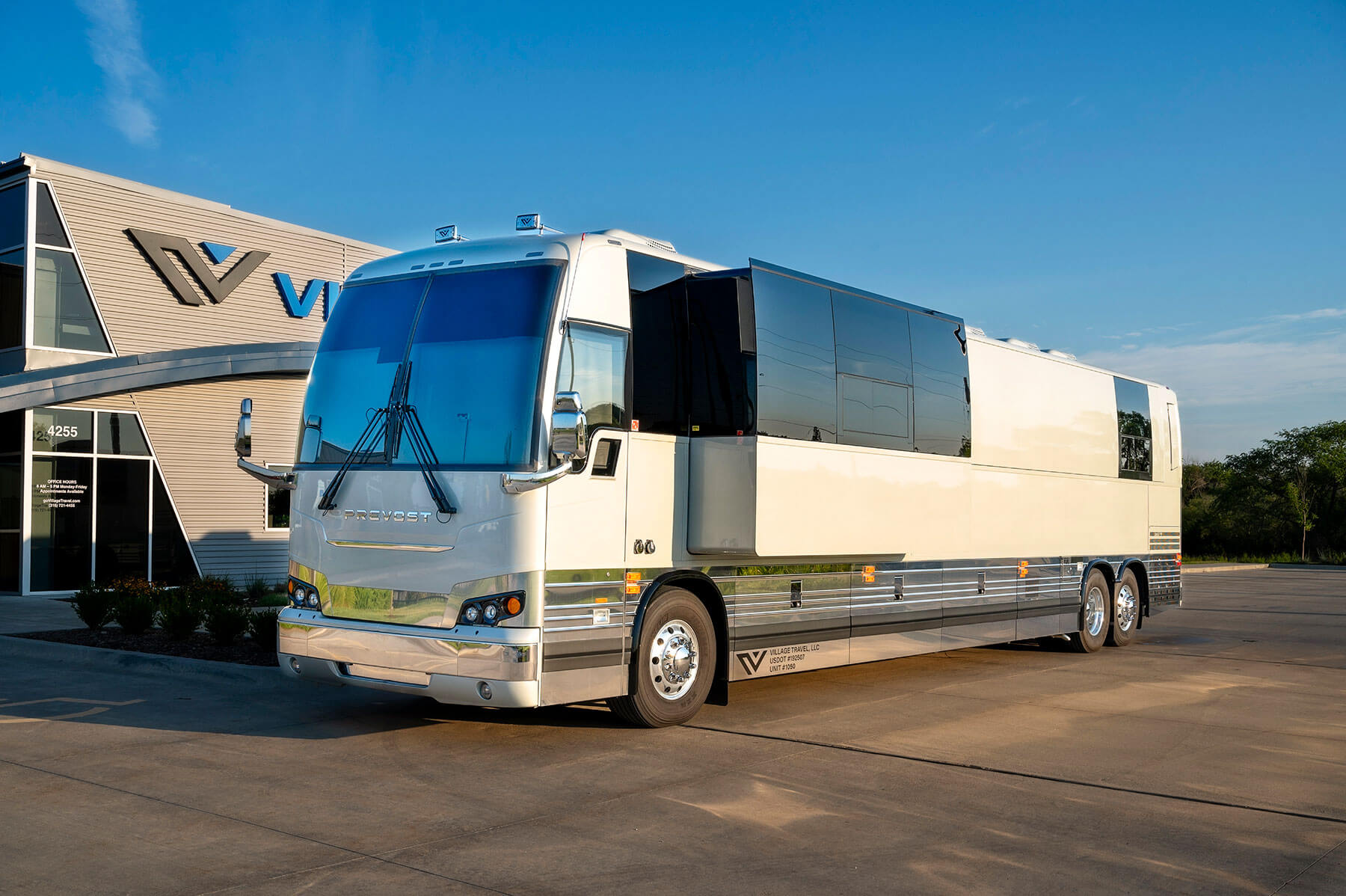 Twister Tour Bus For Lease | 12 Bunk Single Slide Tour Bus