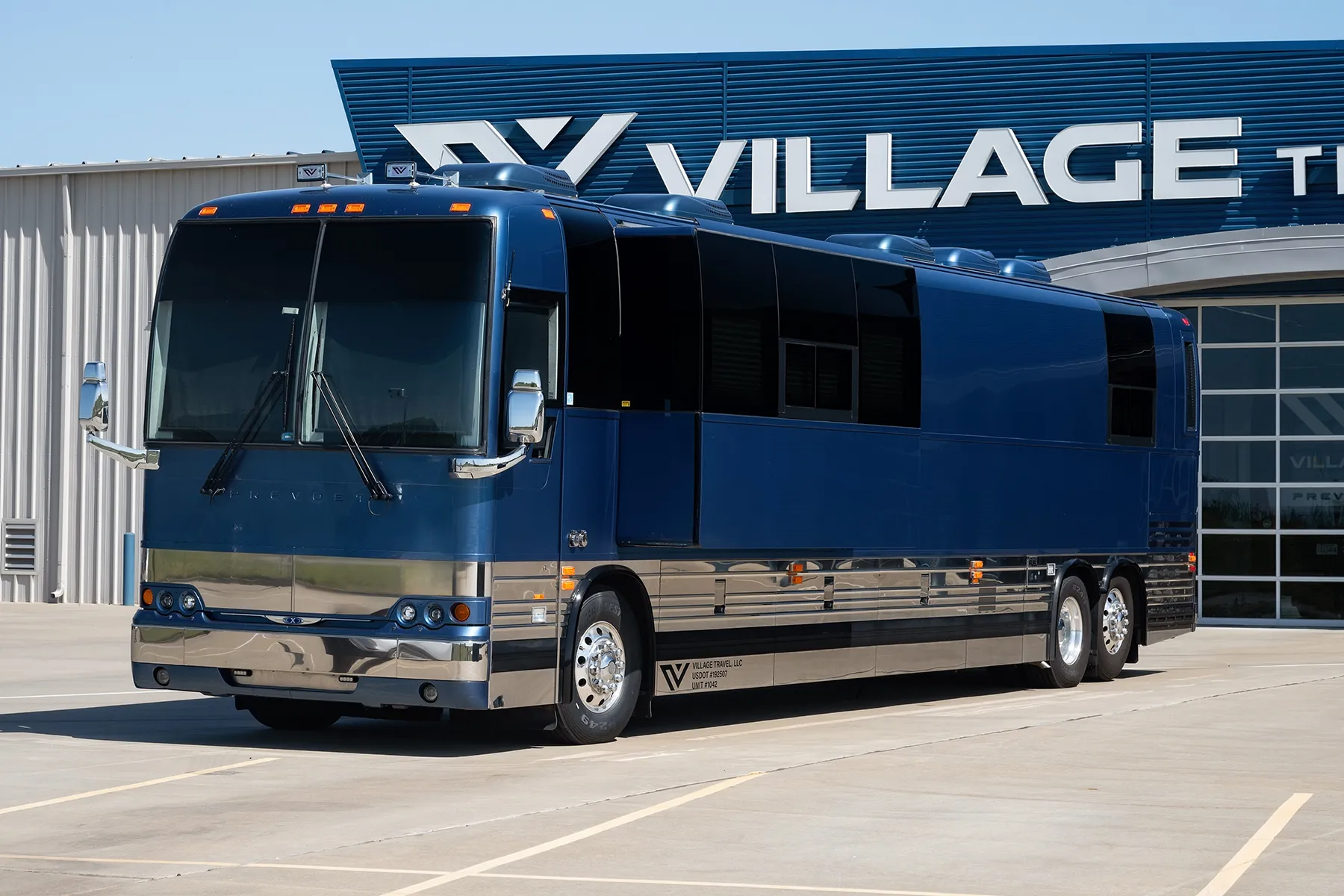 Atlas Entertainer Tour Bus Leasing | 12 Bunk Prevost Coach